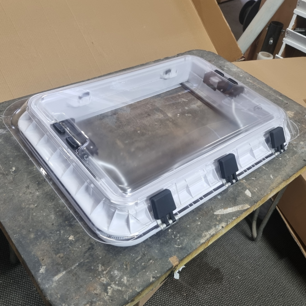 DRV Roof Vent/Skylight – 700 x 500 (crystal) | Discount RV Parts