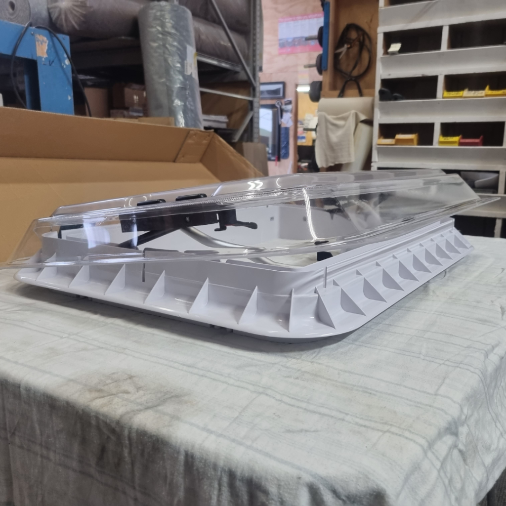 DRV Roof Vent/Skylight – 700 x 500 (crystal) | Discount RV Parts