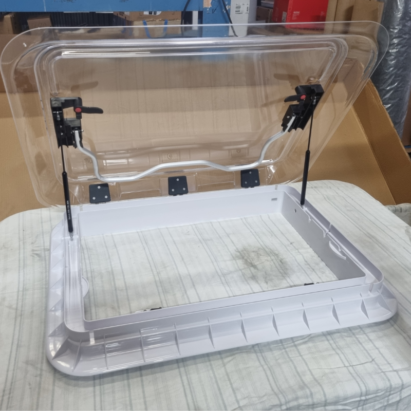 DRV Roof Vent/Skylight – 700 x 500 (crystal) | Discount RV Parts