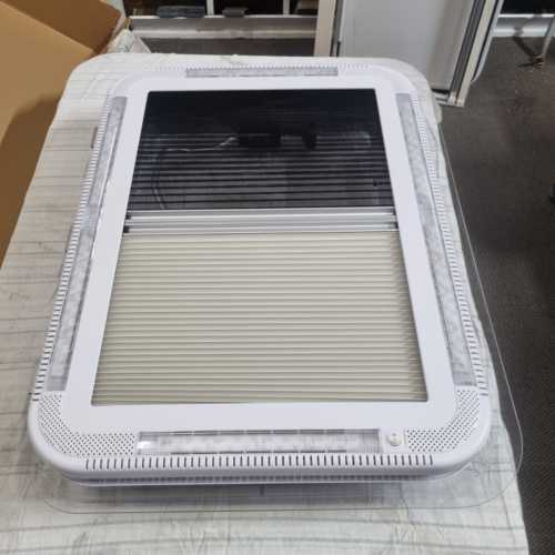 DRV Roof Vent/Skylight – 700 x 500 (crystal) | Discount RV Parts